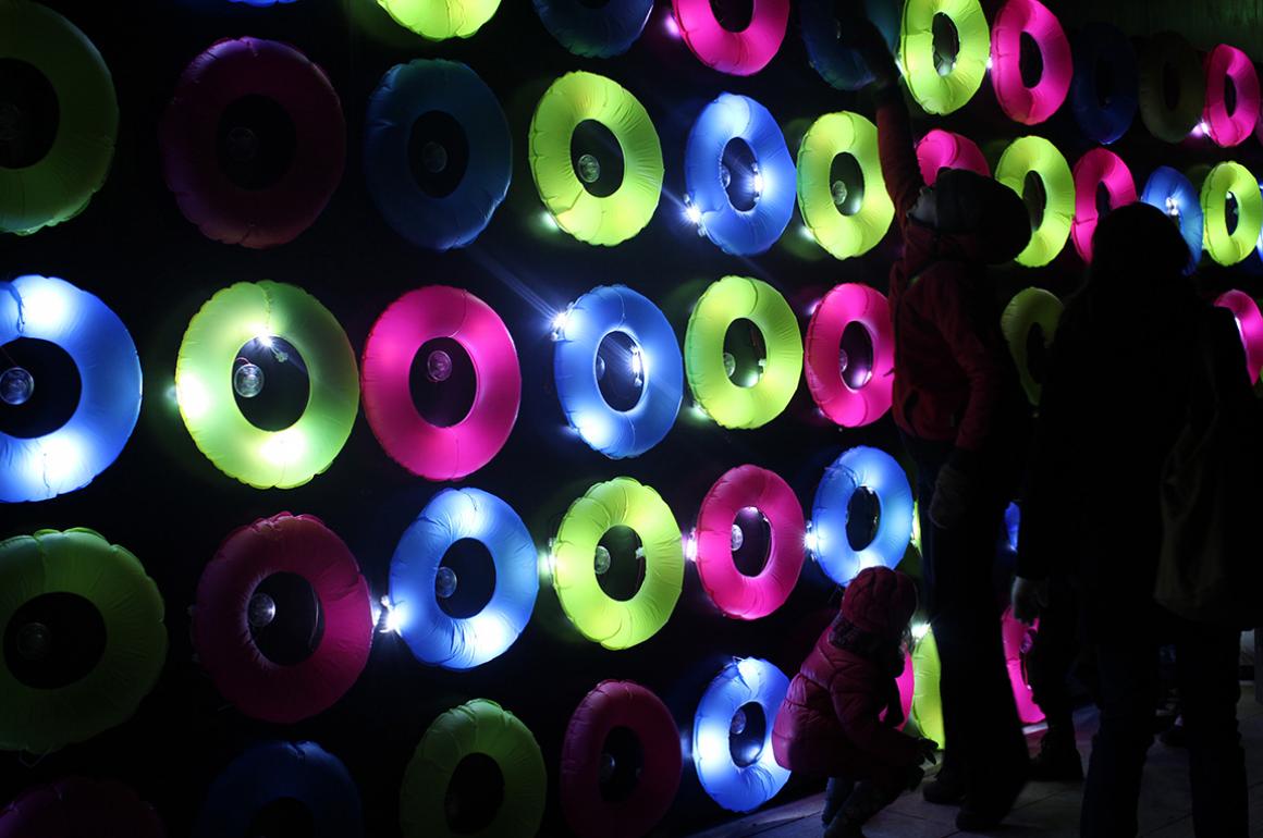 FLOATING LIGHTS | Connecting Cities